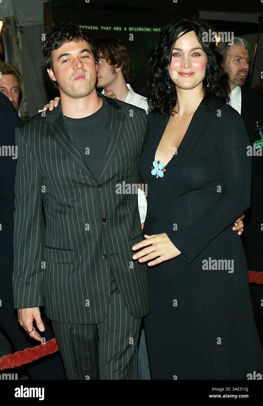 Oktober 2003; Los Angeles, Kalifornien, USA; Schauspielerin CARRIE-ANNE MOSS und Ehemann STEVEN ...