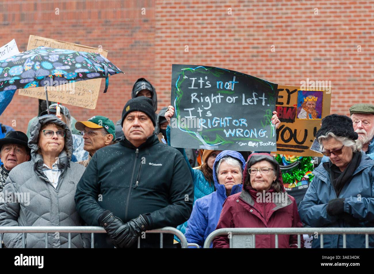 Hände Weg! Eine Demonstration auf dem Boston City Hall Plaza ...