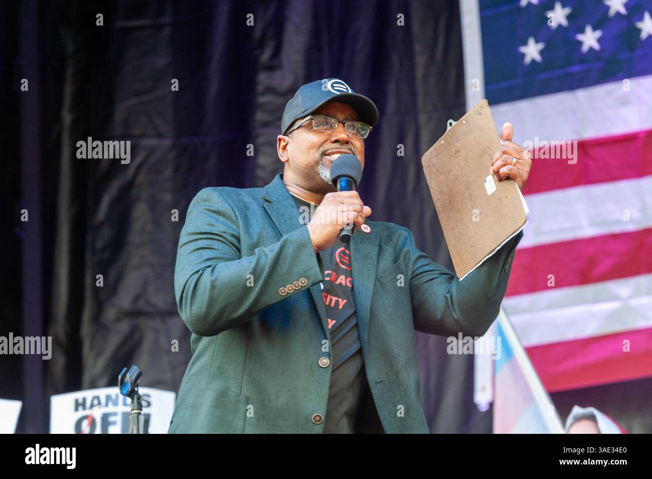 Hände Weg! Eine Demonstration auf dem Boston City Hall Plaza ...