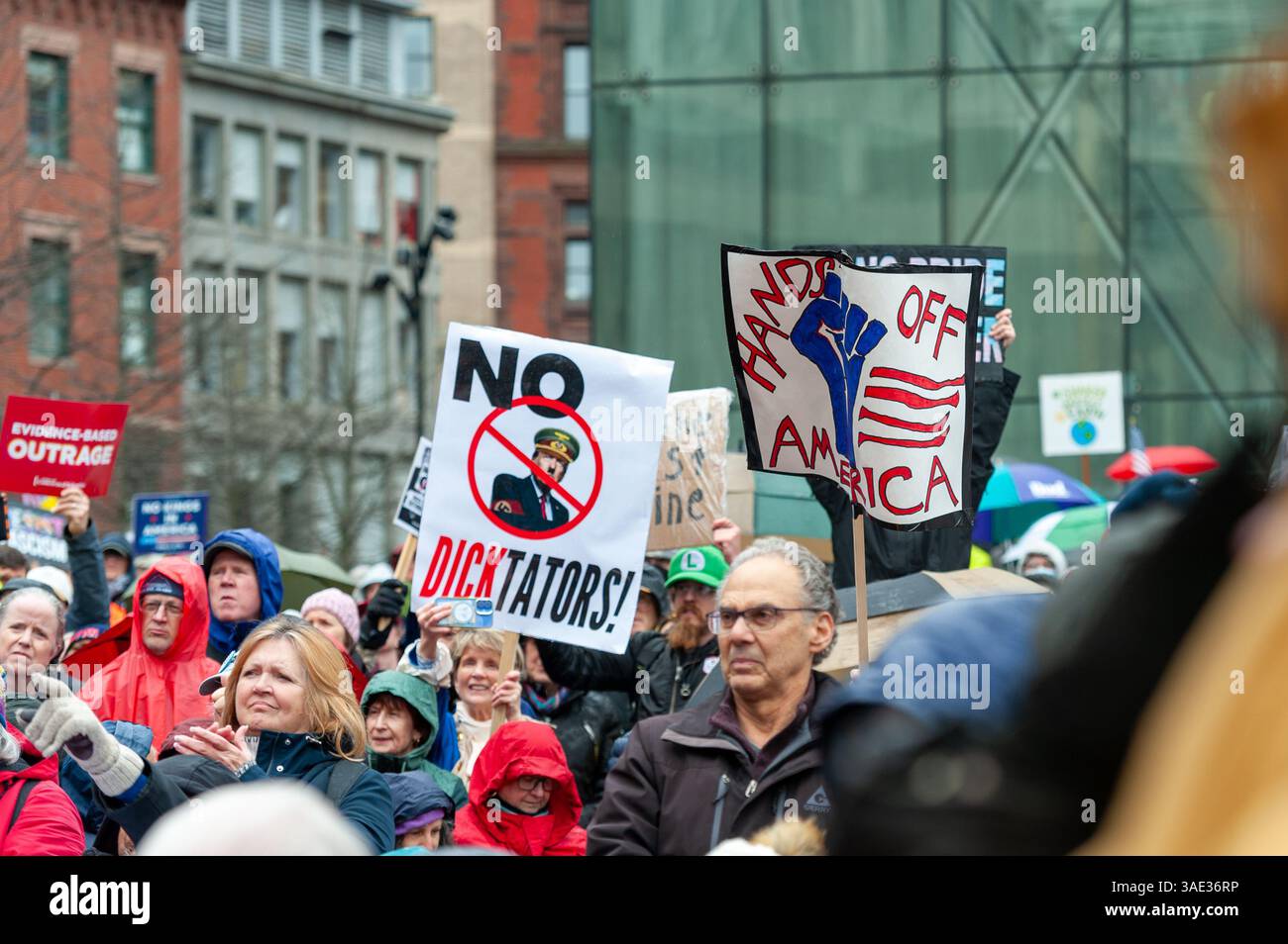 Hände Weg! Eine Demonstration auf dem Boston City Hall Plaza ...