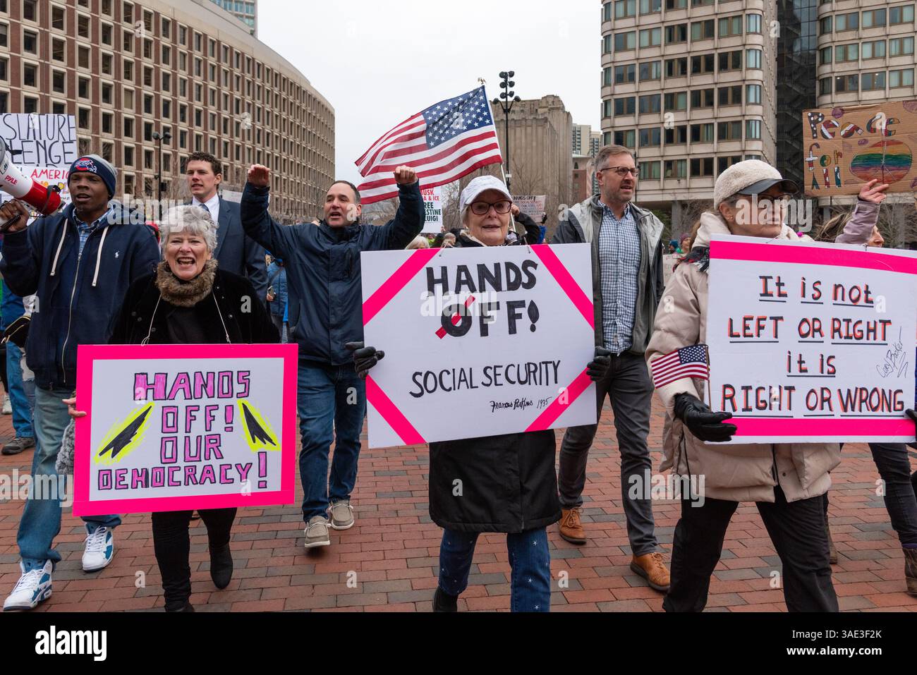 Hände Weg! Eine Demonstration auf dem Boston City Hall Plaza ...