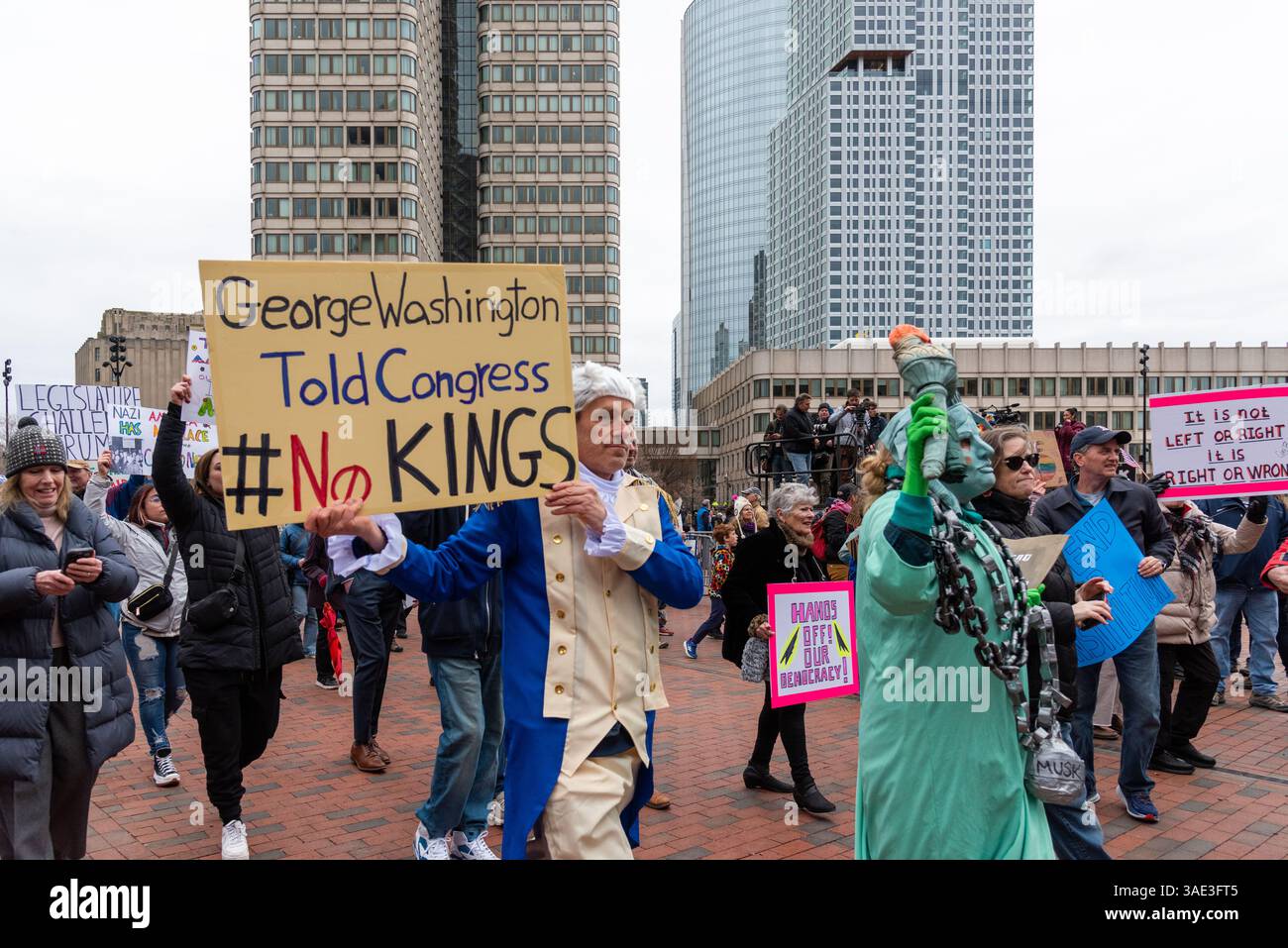 Hände Weg! Eine Demonstration auf dem Boston City Hall Plaza ...