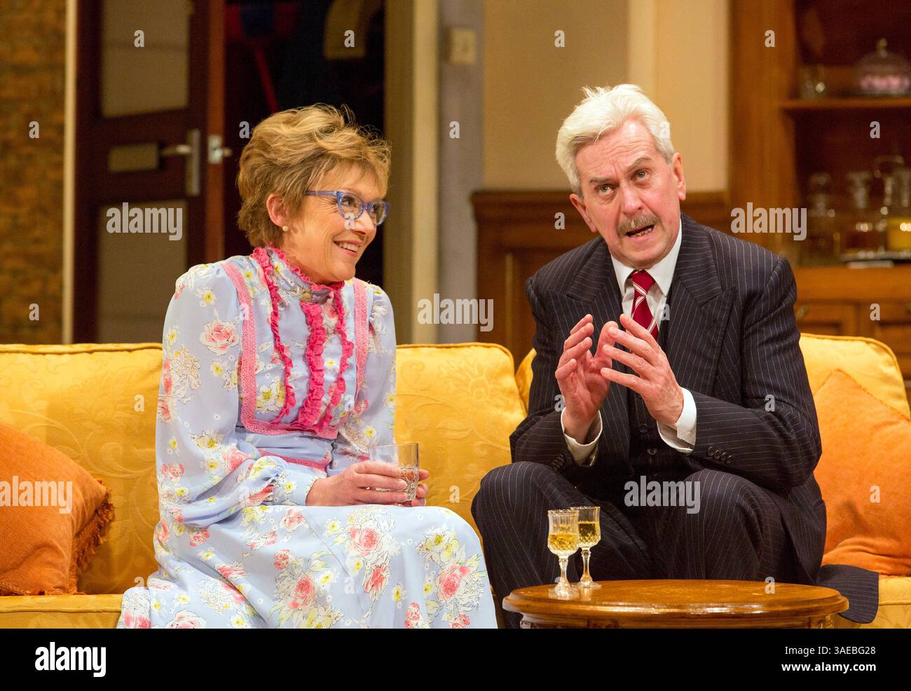 Gillian Wright (Mary Featherstone), Nicholas Le Prevost (Frank Foster) in HOW THE OTHER HALF ...