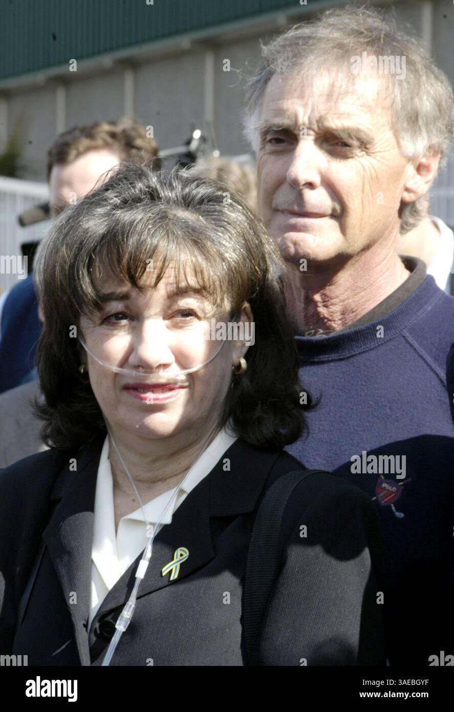 Mai 2003; Modesto, CA, USA; (DATEIFOTO) Laci Petersons trauernde Mutter ...