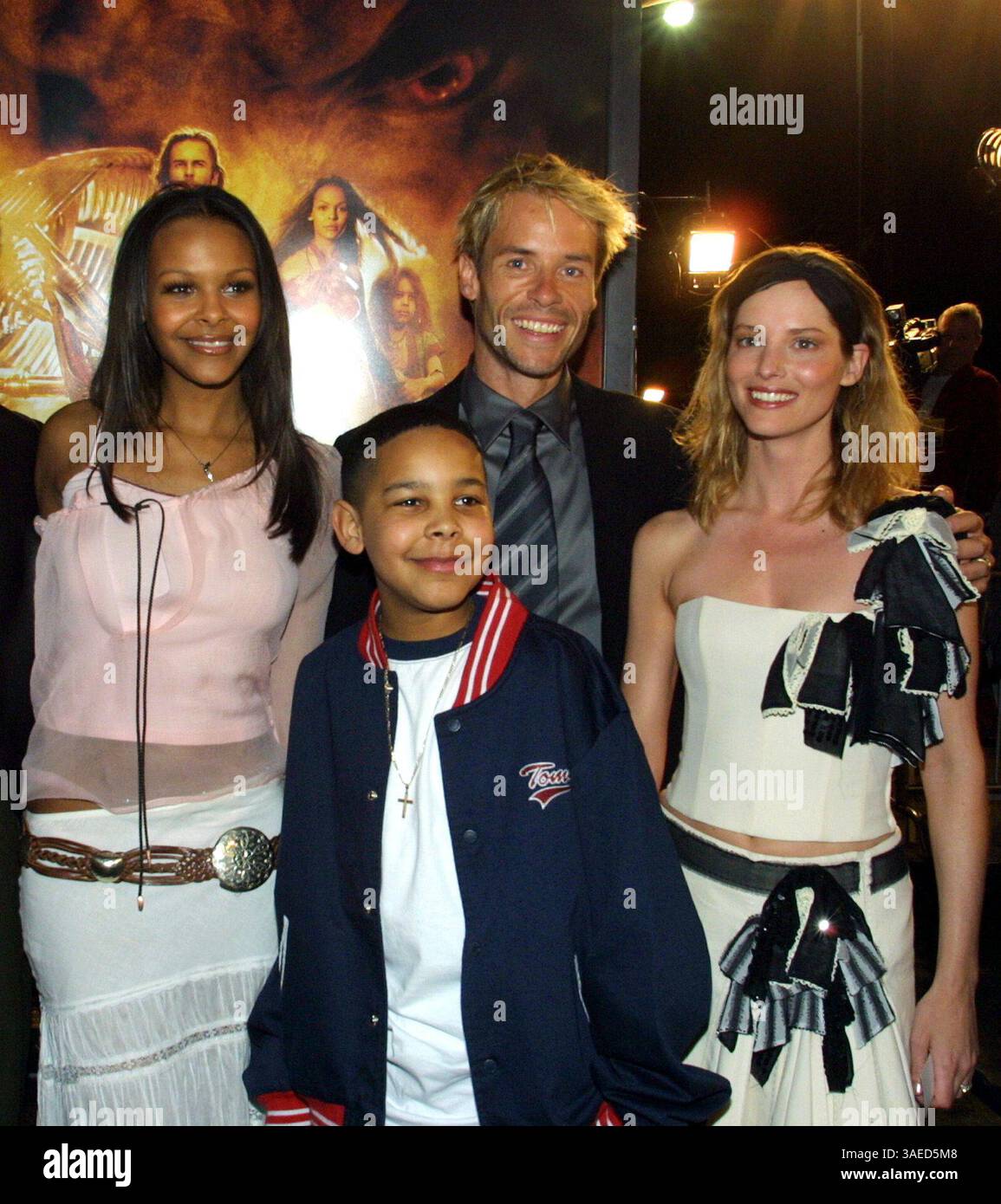 Samantha mumba guy time machine -Fotos und -Bildmaterial in hoher ...