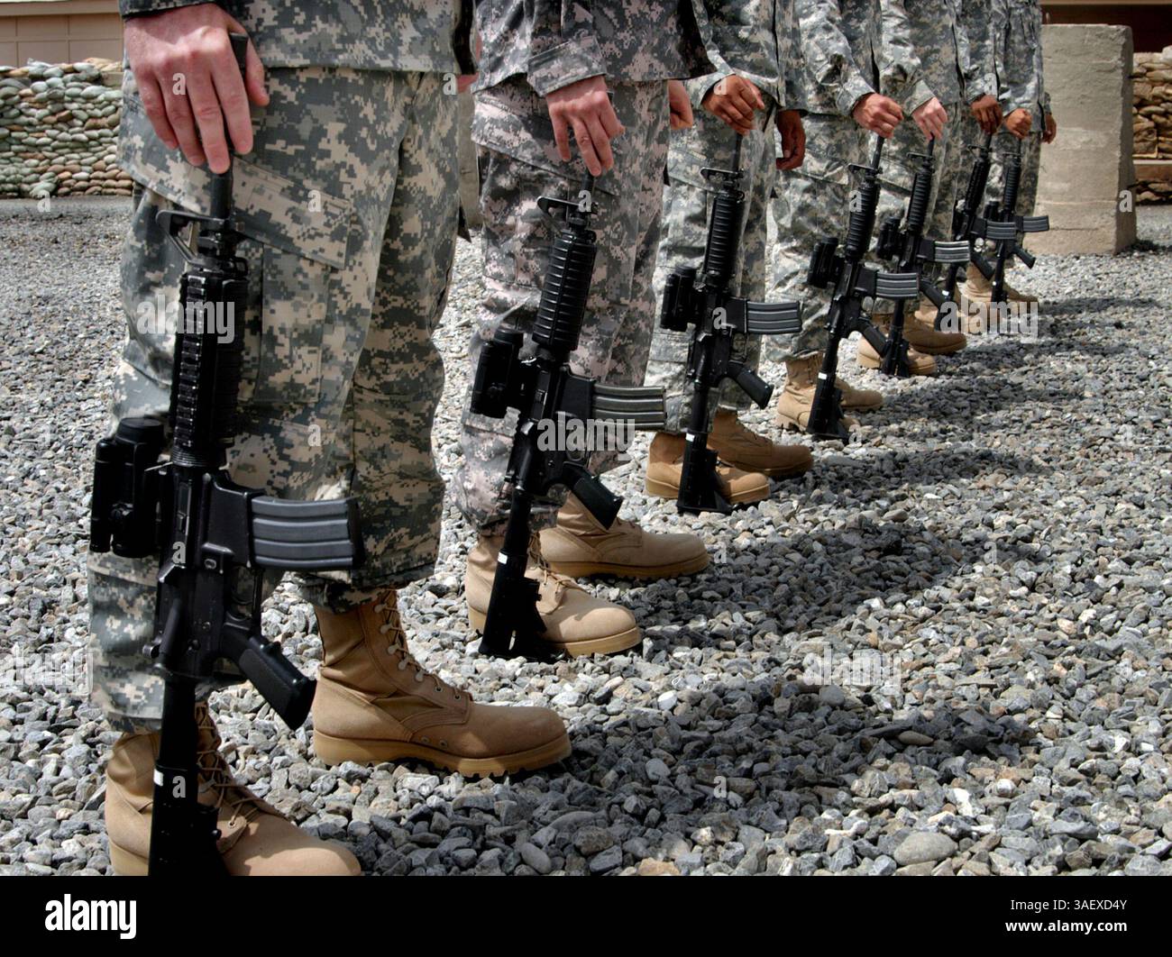 06. August 2008 - FOB Salerno, Afghanistan - das Gewehrkommando steht ...