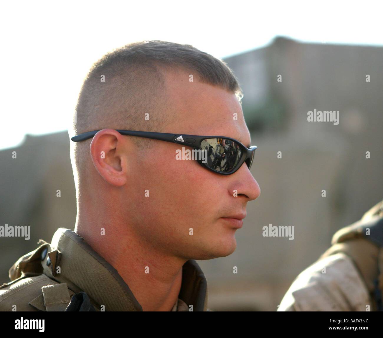 4. April 2005; CampTaqaddum, Irak; Lance CPL. TODD SMITH, ein Lkw ...