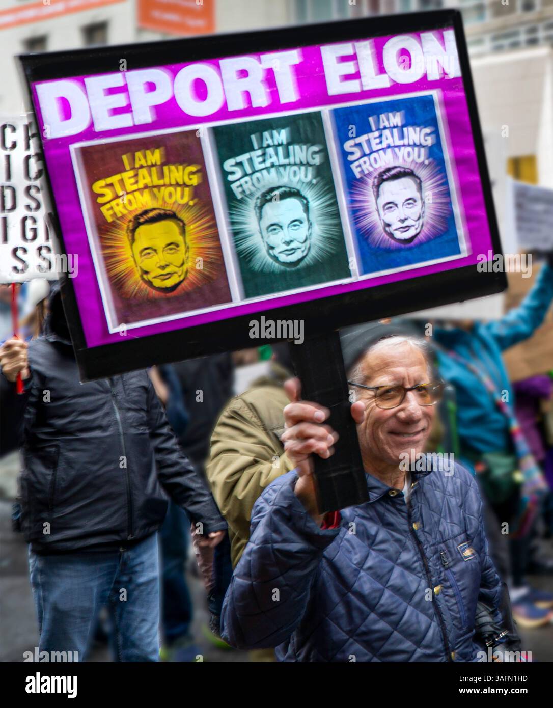 Demonstranten, die am „Hands Off“ National Day of Action Protest ...