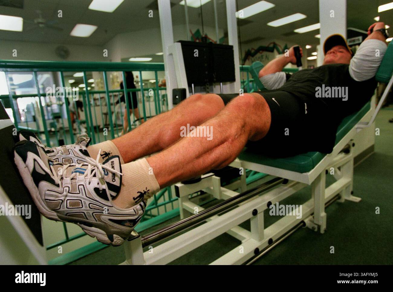 Joe Decker trägt eine Narbe am Bein von einem High School Football ...