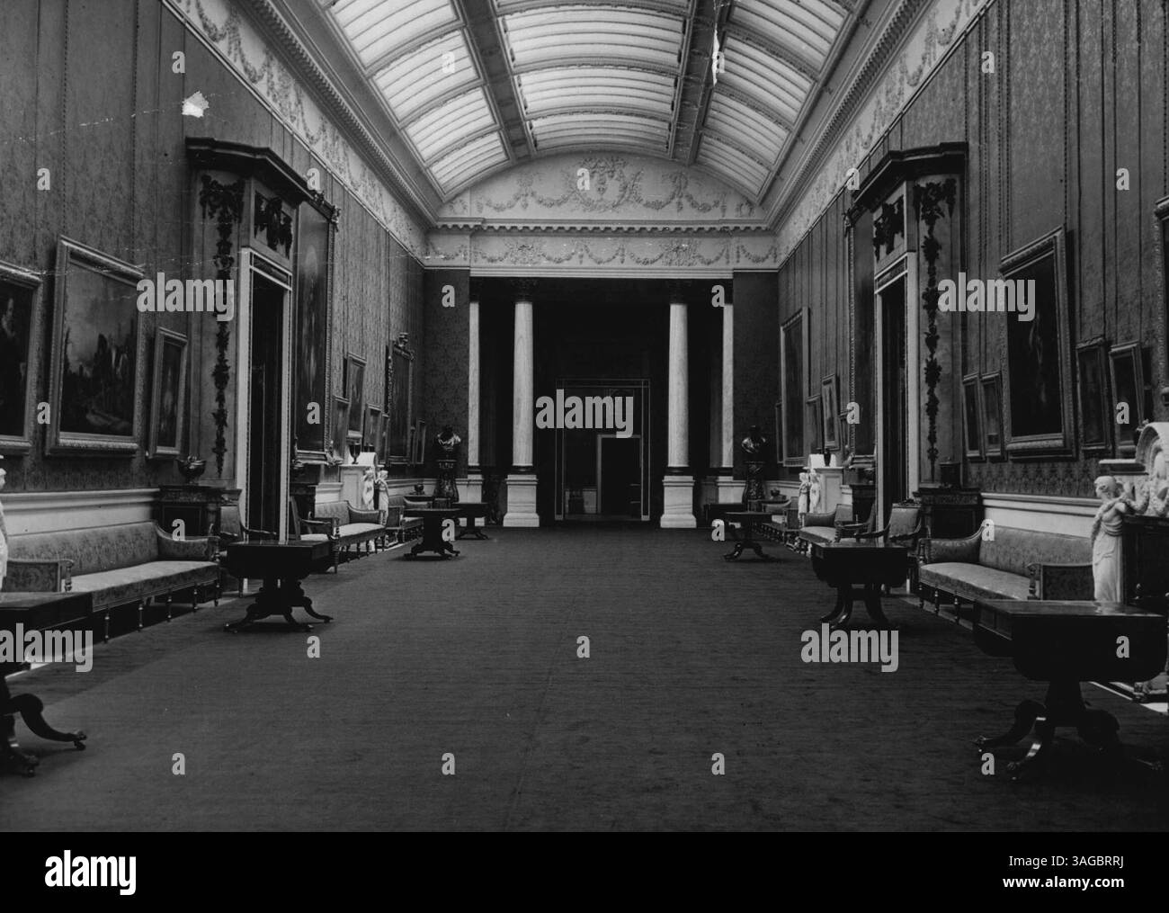 Erste Innenaufnahmen des Buckingham Palace - die Royal Picture Gallery ...