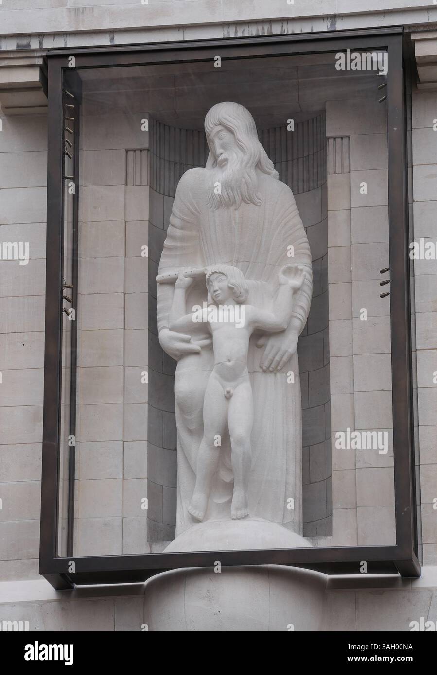 Eine Schutzwand um die umstrittene Skulptur, die Prospero und Ariel aus ...
