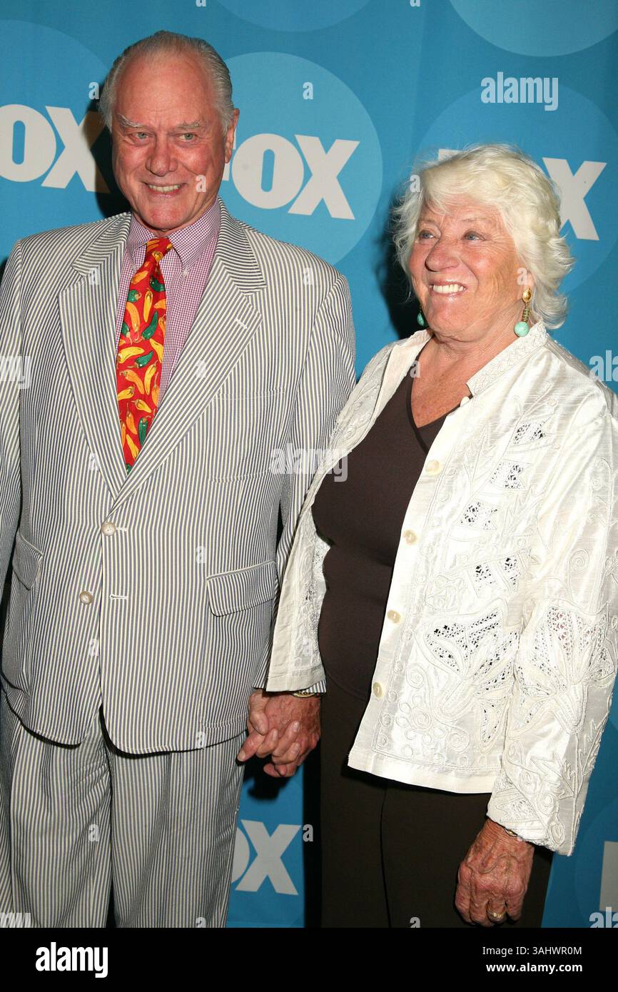 Larry hagman und maj axelsson -Fotos und -Bildmaterial in hoher ...