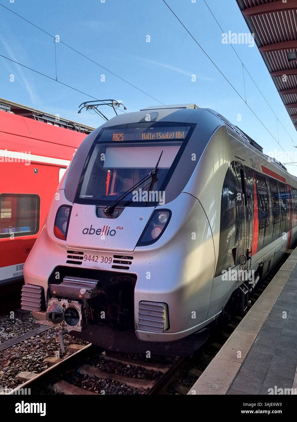 Abellio Bombardier Talent 2, Baureihe 442, parkt an einem sonnigen Tag ...