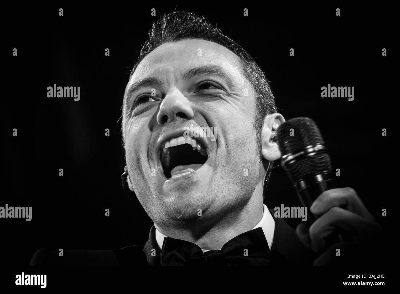 Italienische sing songschreiber Schwarzweiß-Stockfotos und -bilder - Alamy