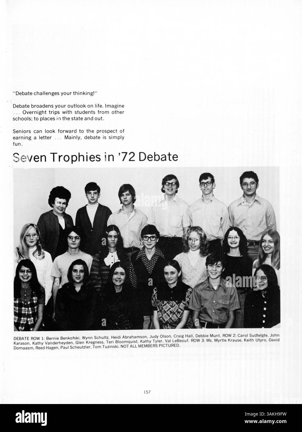 Das 1973 Park Center High Yearbook, Pirate Volume 2, reflektiert die ...