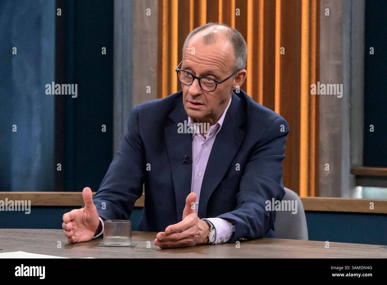 GER, Berlin, Studio, zu Gast bei - Caren Miosga, Polittalk, TV, Format, mit Moderatorin, NDR ...