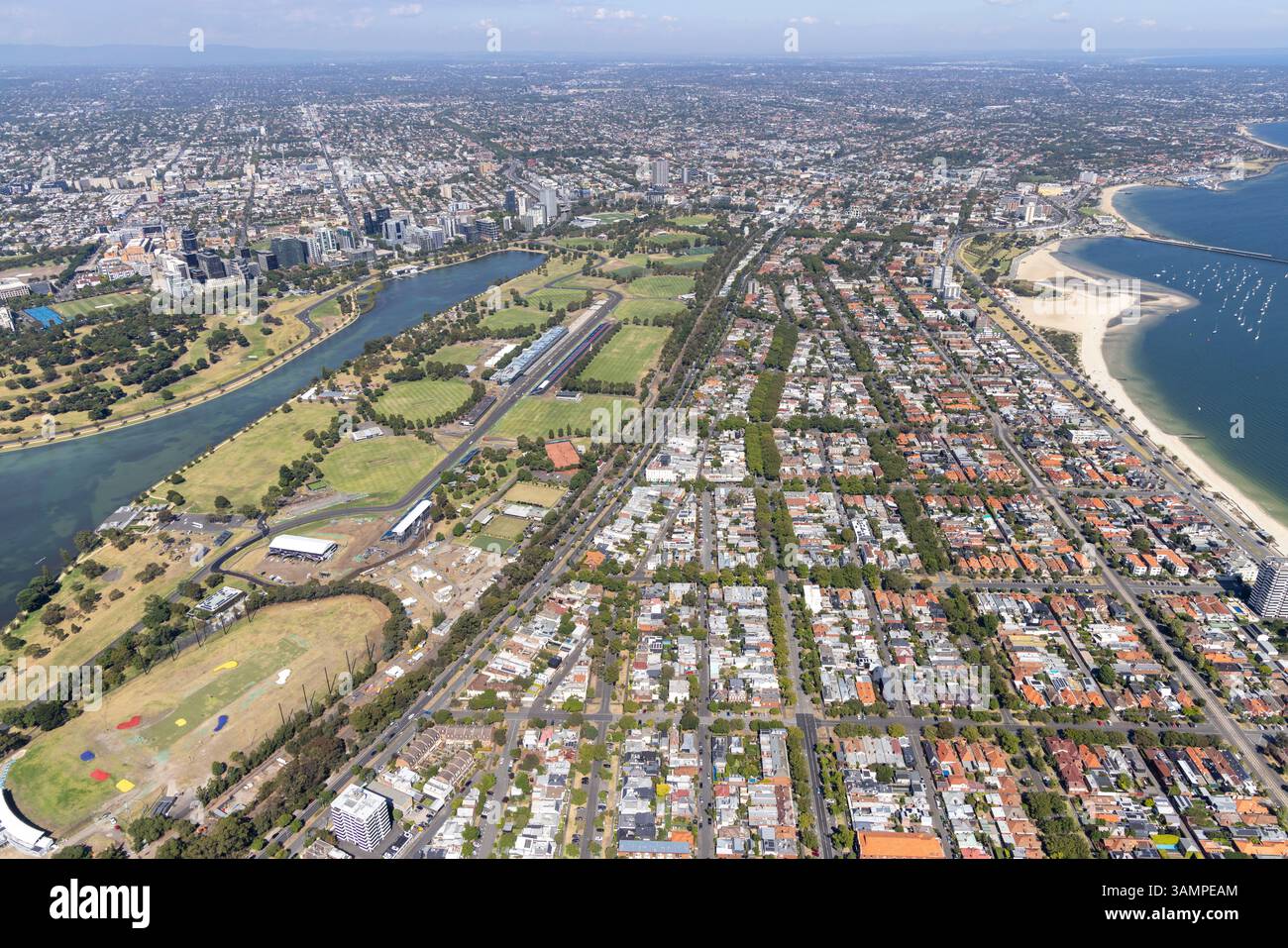 Blick aus der Vogelperspektive auf den wunderschönen Albert Park mit ...