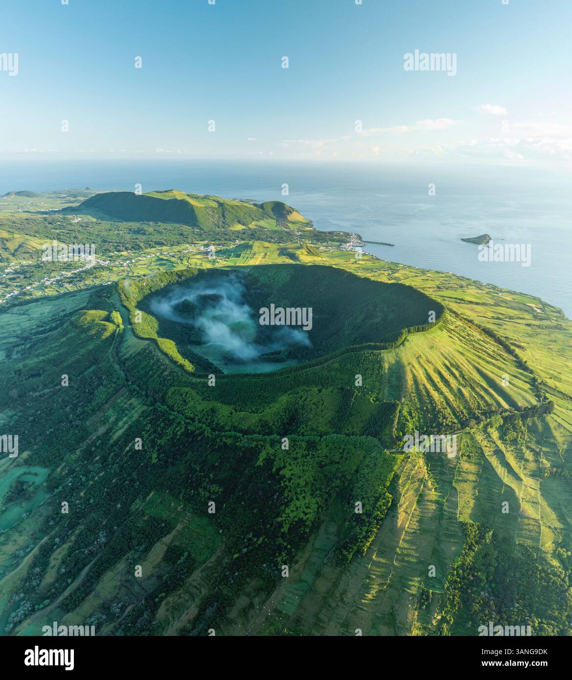 Blick aus der Vogelperspektive auf die Insel Graciosa mit ...