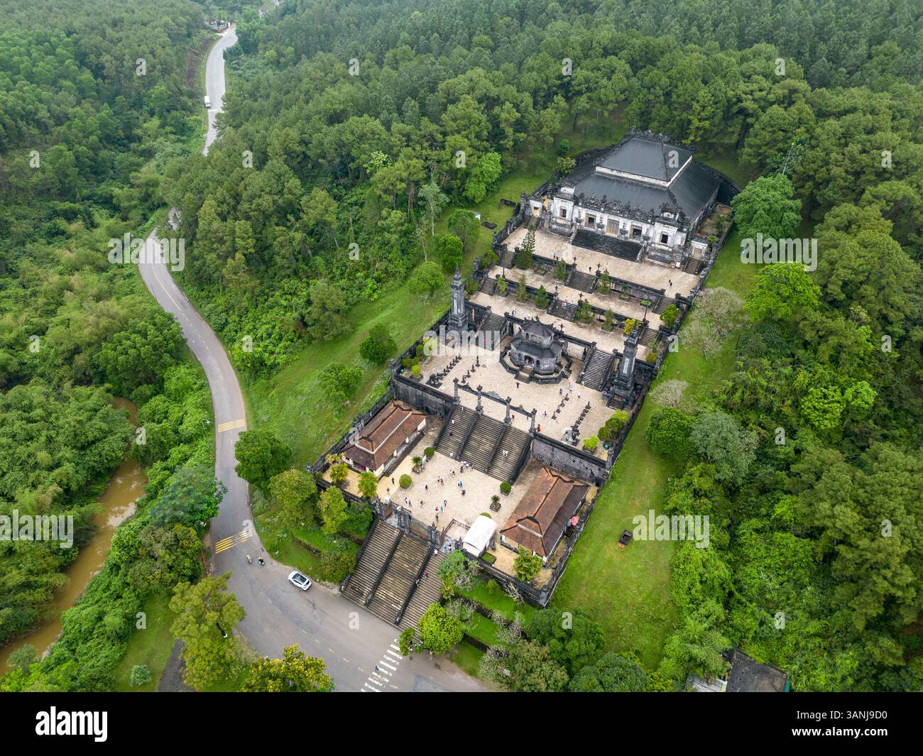 Blick aus der Vogelperspektive auf das Mausoleum des Kaisers khai dinh ...