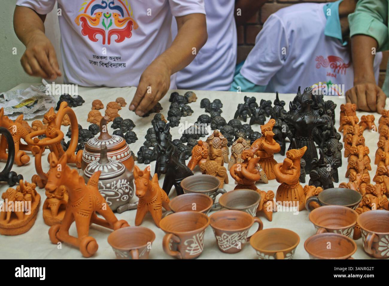 14. April 2025, Dhaka, Dhaka, Bangladesch: Gegen 9:00 Uhr brachte die Fakultät für Bildende ...