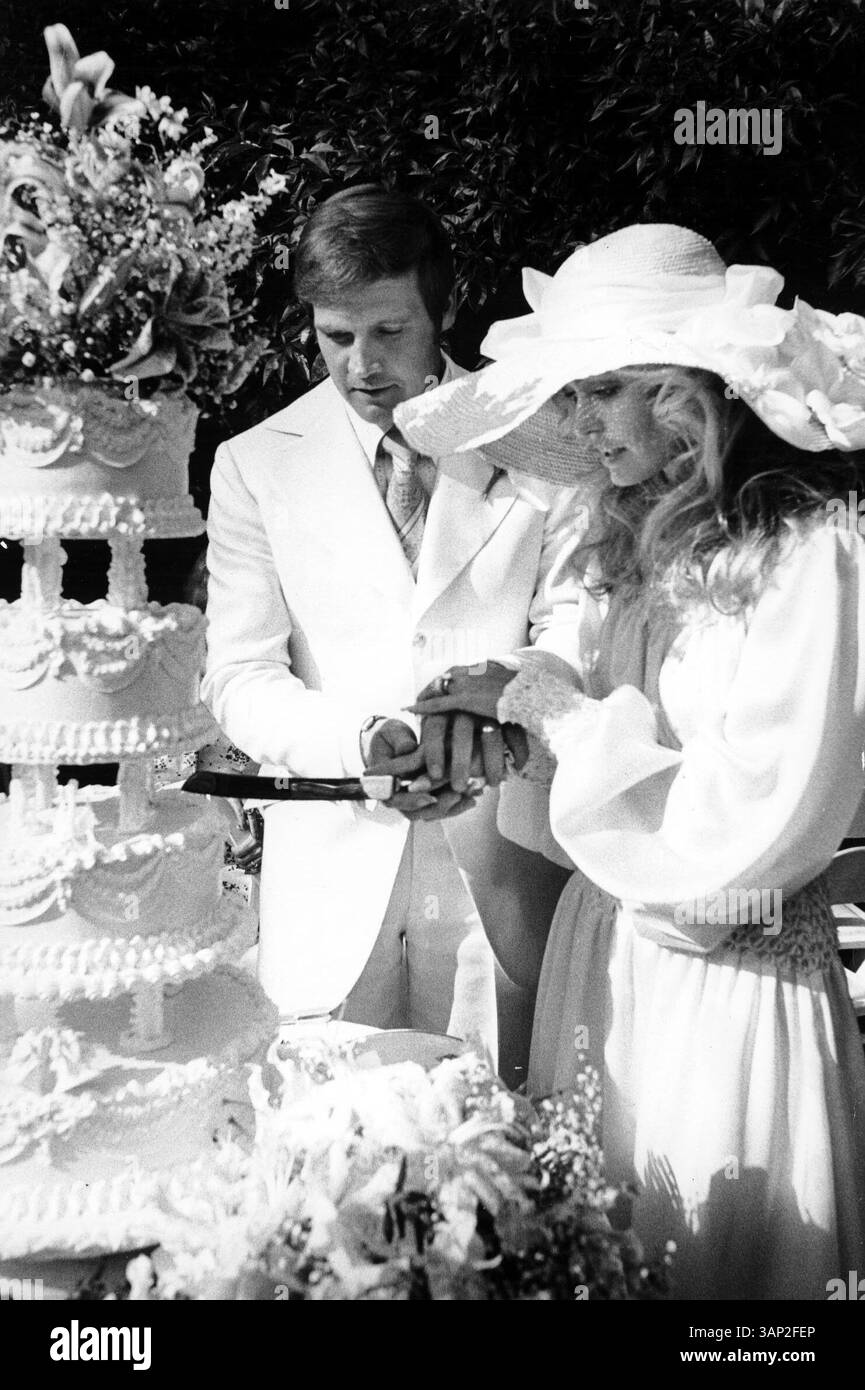 1. DEZEMBER 1973 - 27139: LEE MAJORS UND FARRAH FAWCETT HOCHZEITSTAG ...