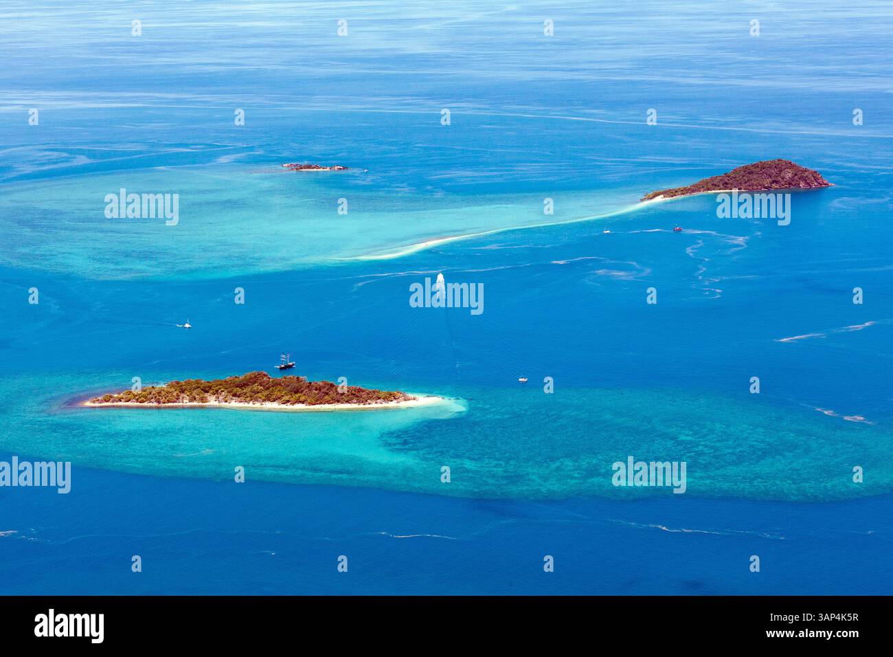 Blick aus der Vogelperspektive auf Black Island Reef und Langford Reef ...