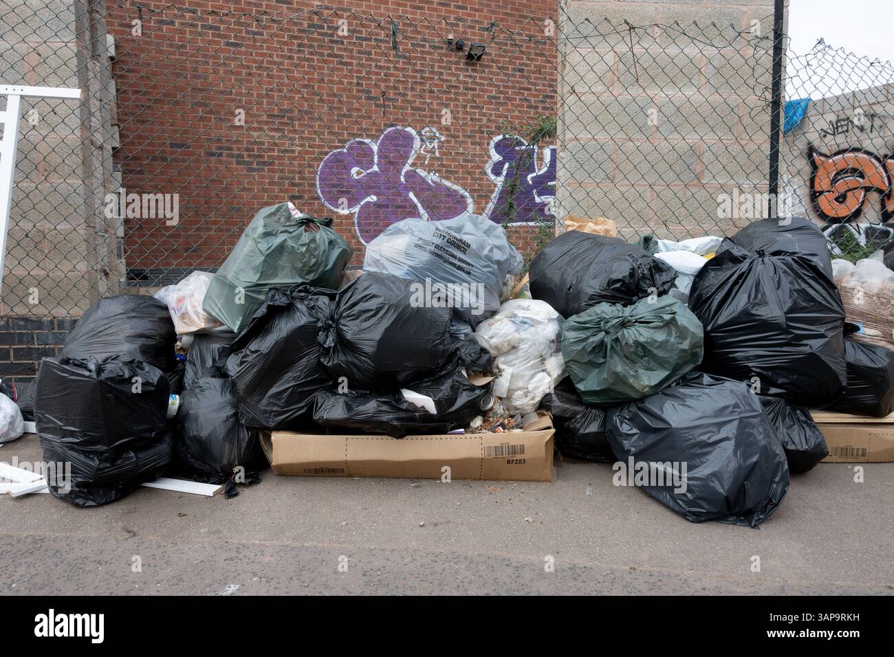 Birmingham müllsäcke -Fotos und -Bildmaterial in hoher Auflösung – Alamy