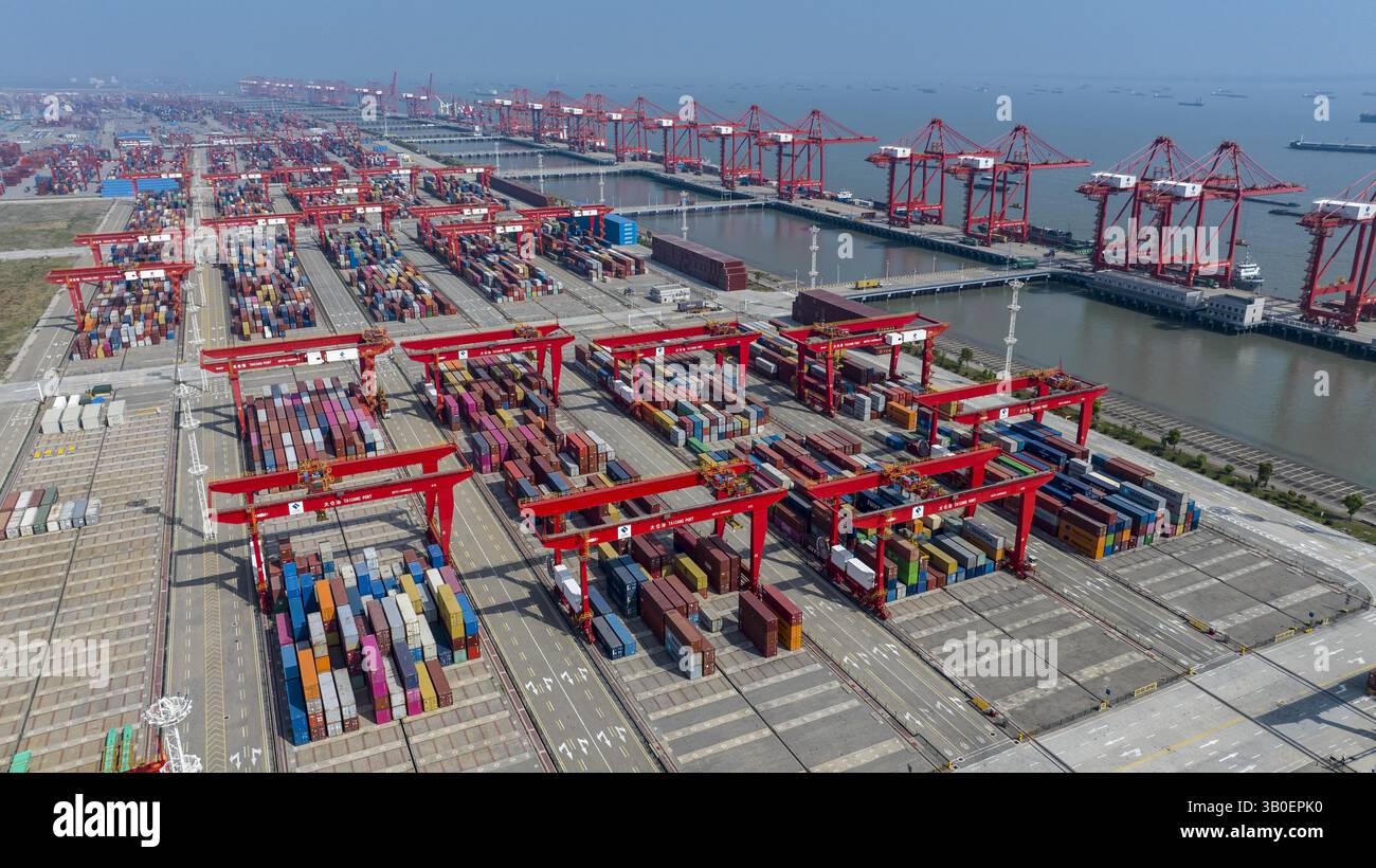 Aerial photos show the container terminal of Taicang Port in Suzhou ...