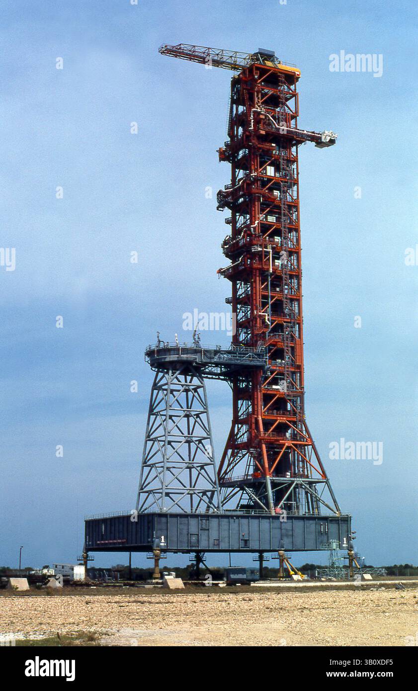 Mobiler launcher 1 -Fotos und -Bildmaterial in hoher Auflösung – Alamy