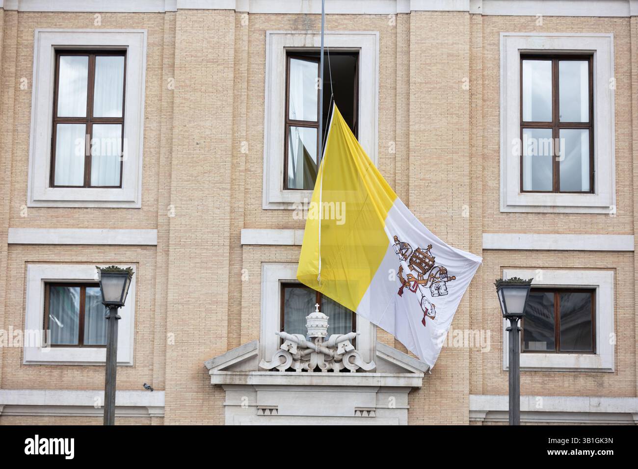 Trauer um papst franziskus -Fotos und -Bildmaterial in hoher Auflösung – Alamy