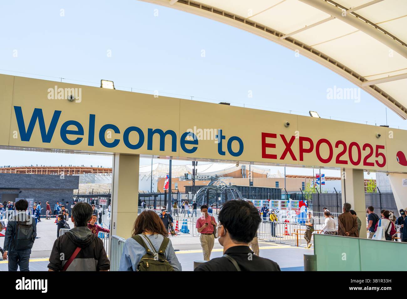 Osaka, Japan - 24. April 2025: Yumeshima Station während der Expo 2025 ...