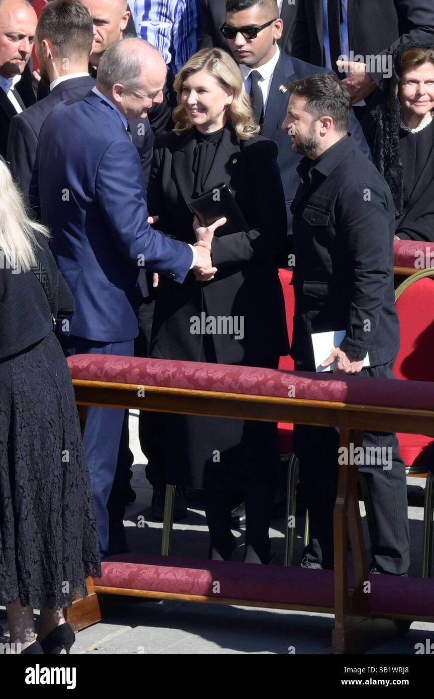 Wolodymyr Selenskyj / Volodymyr Zelenskyy mit Ehefrau Olena Selenska ...