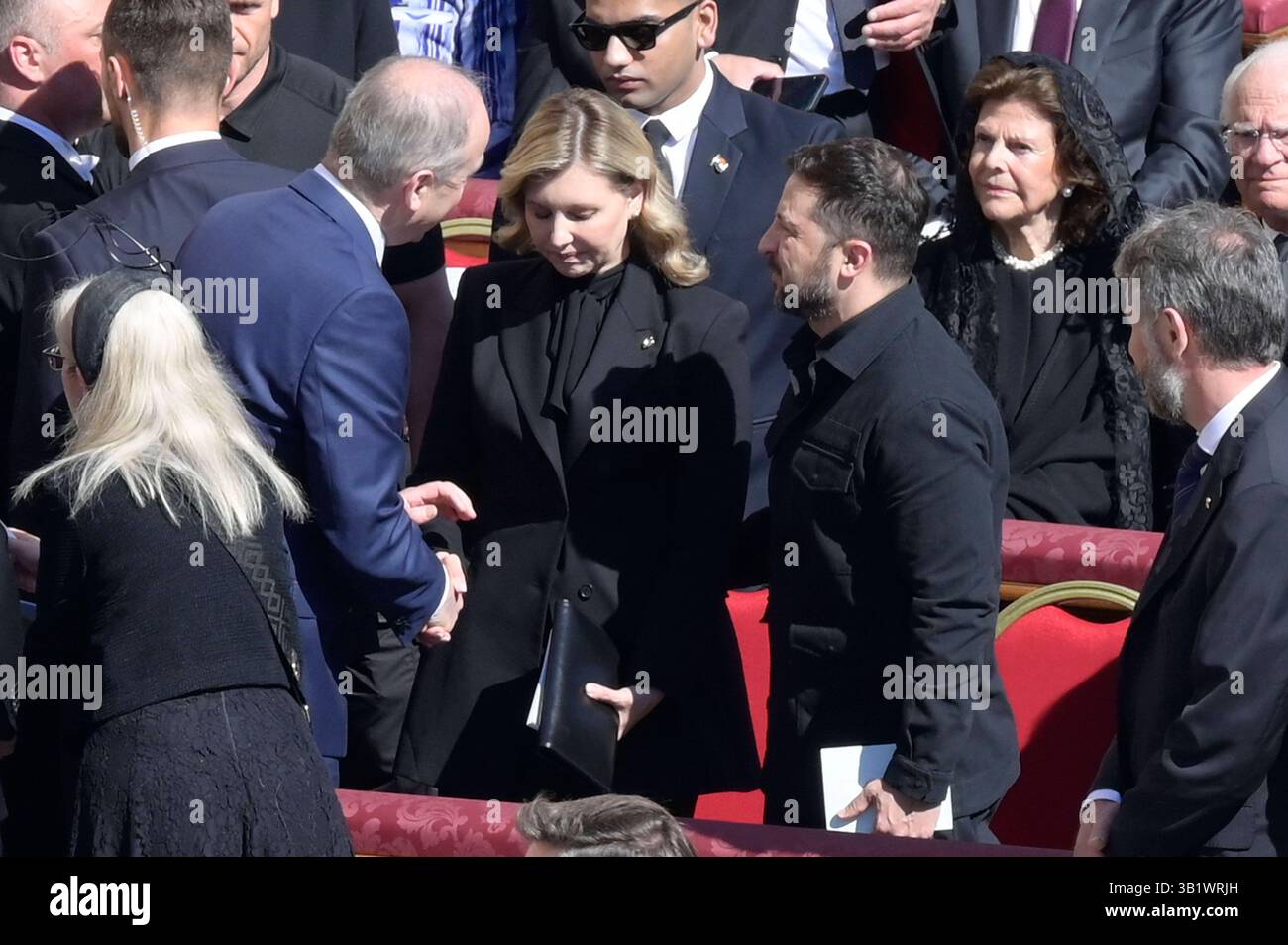 Wolodymyr Selenskyj / Volodymyr Zelenskyy mit Ehefrau Olena Selenska ...