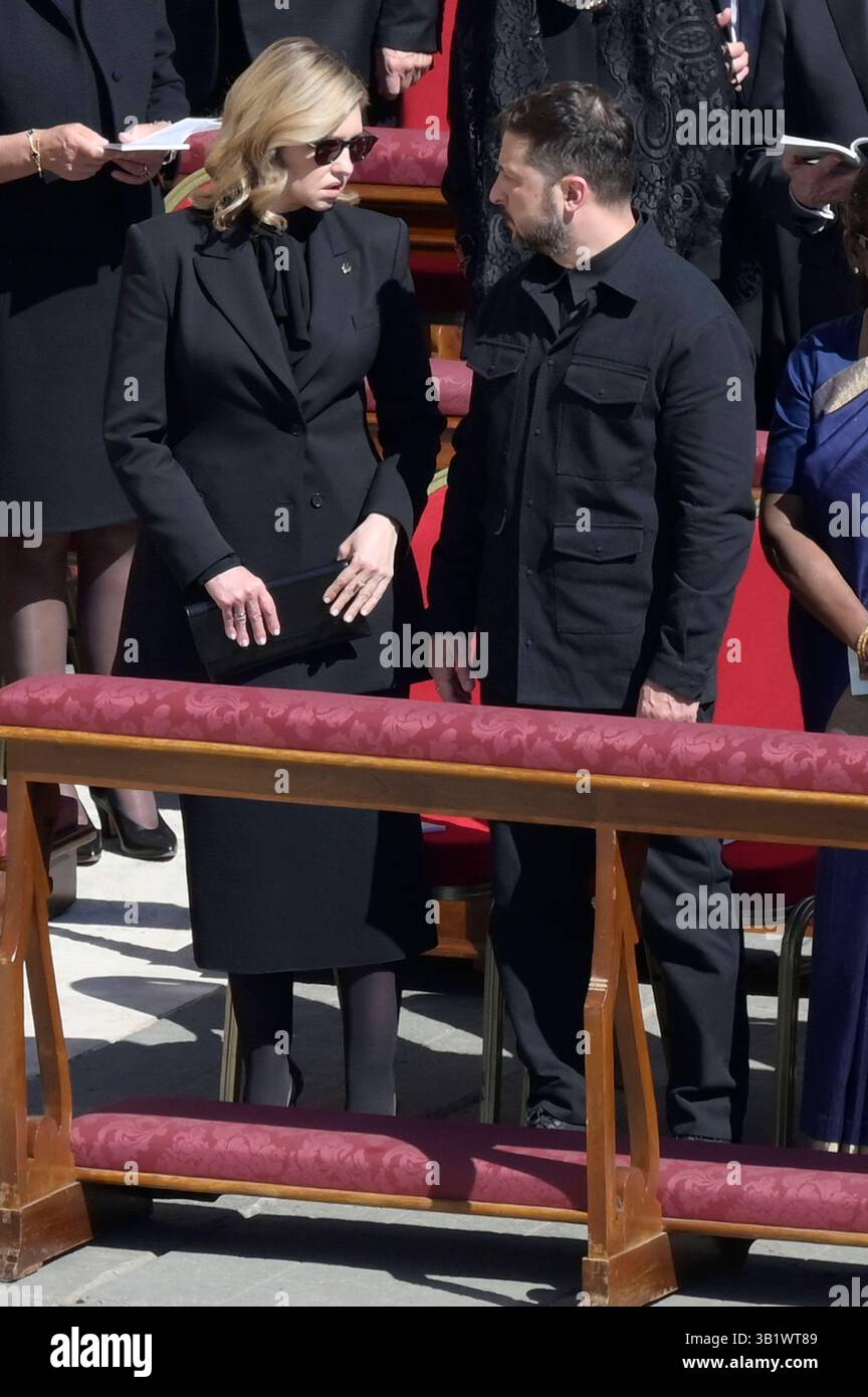 Wolodymyr Selenskyj / Volodymyr Zelenskyy mit Ehefrau Olena Selenska ...