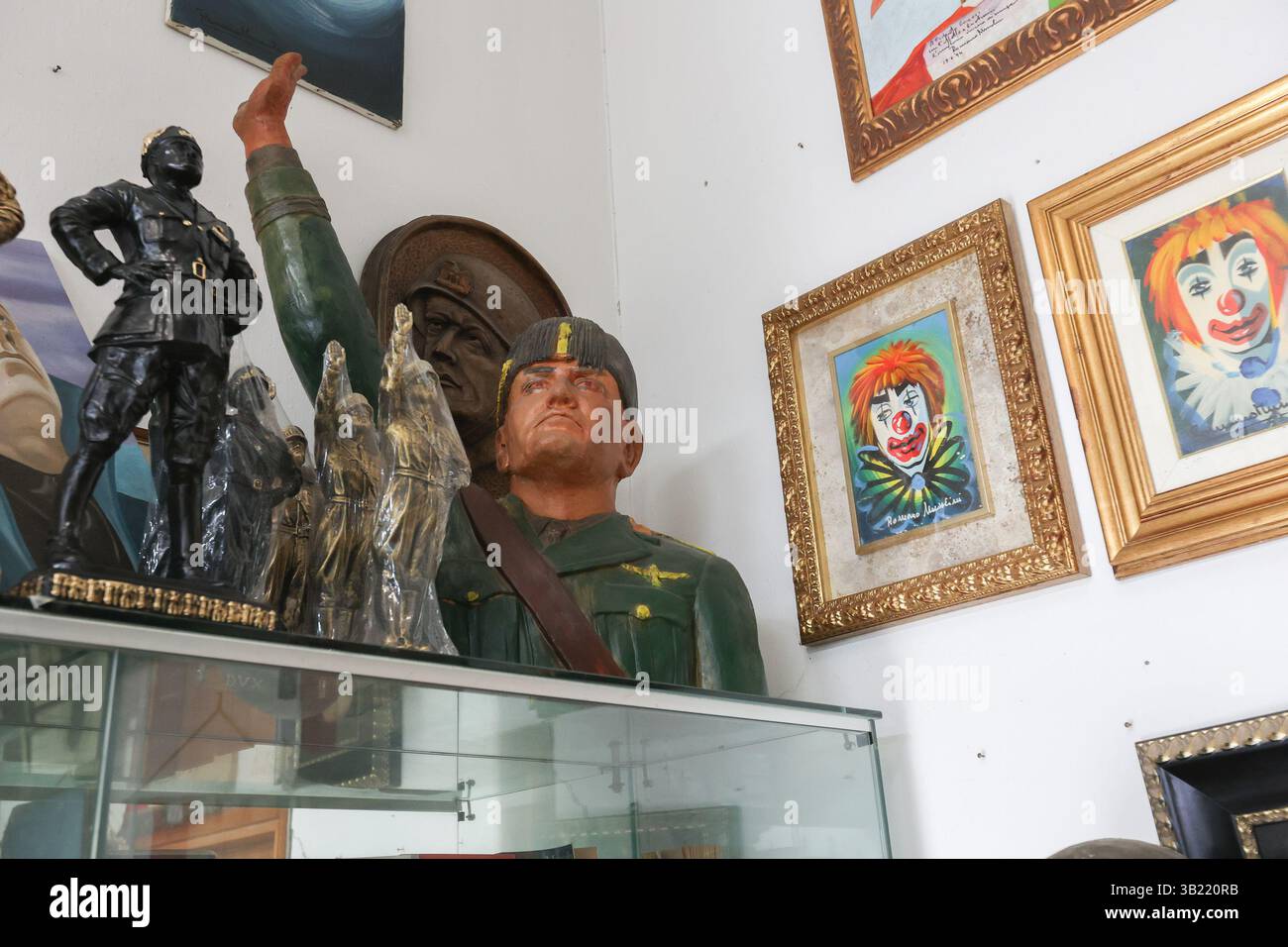 PREDAPPIO - Corteo dei Fascisti per Memorial l’anniversario della morte ...