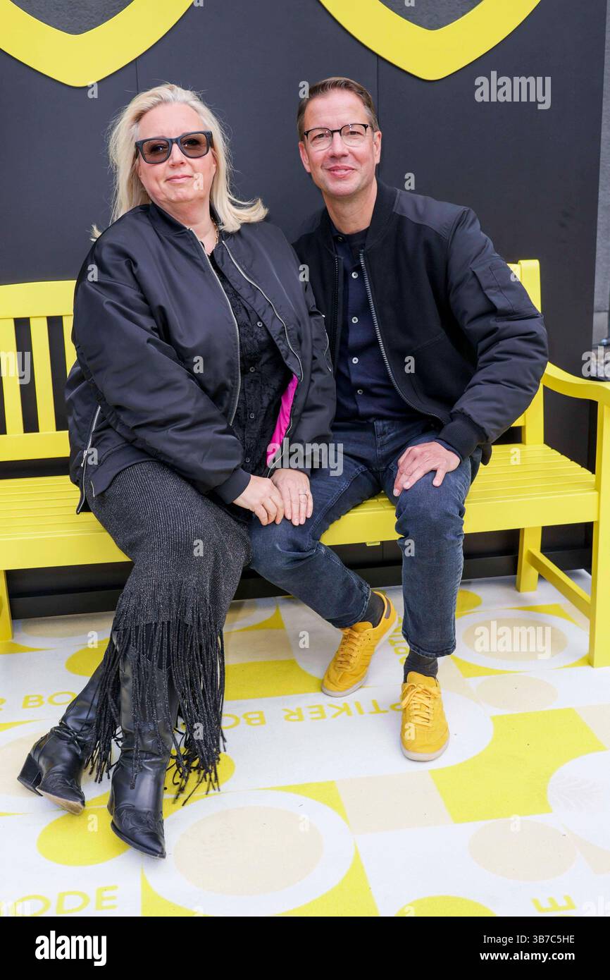 Carsten Bode mit seiner Ehefrau Sybille Bode Gastgeber beim Rahmen The ...