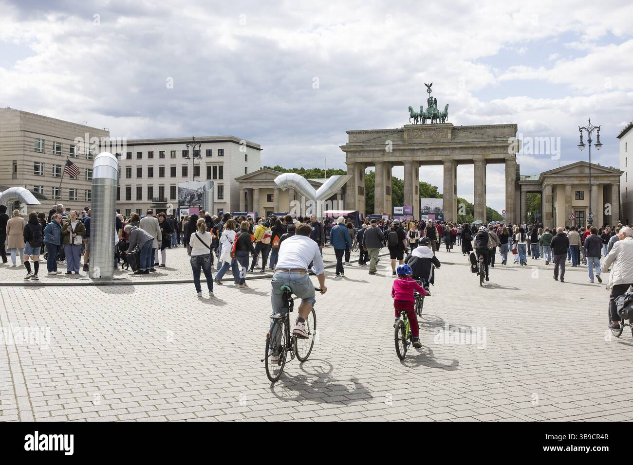 80 jahre kriegsende -Fotos und -Bildmaterial in hoher Auflösung – Alamy