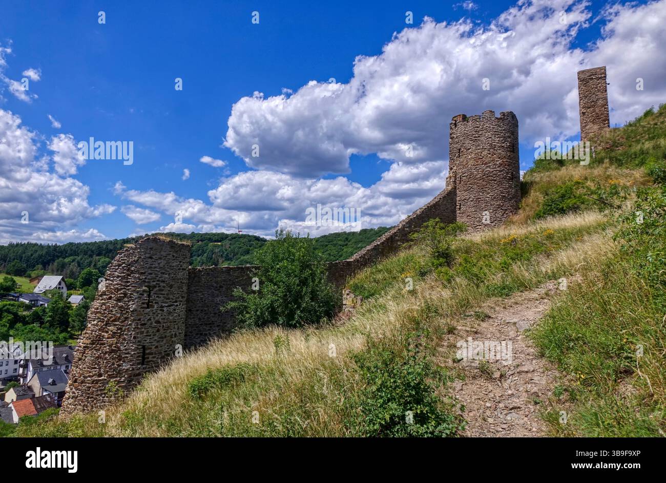 Mauer der mittelalterlichen burg -Fotos und -Bildmaterial in hoher ...