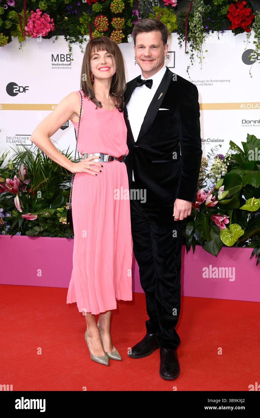 Caroline Rosales und Benjamin Herrmann bei der 75. Verleihung des ...