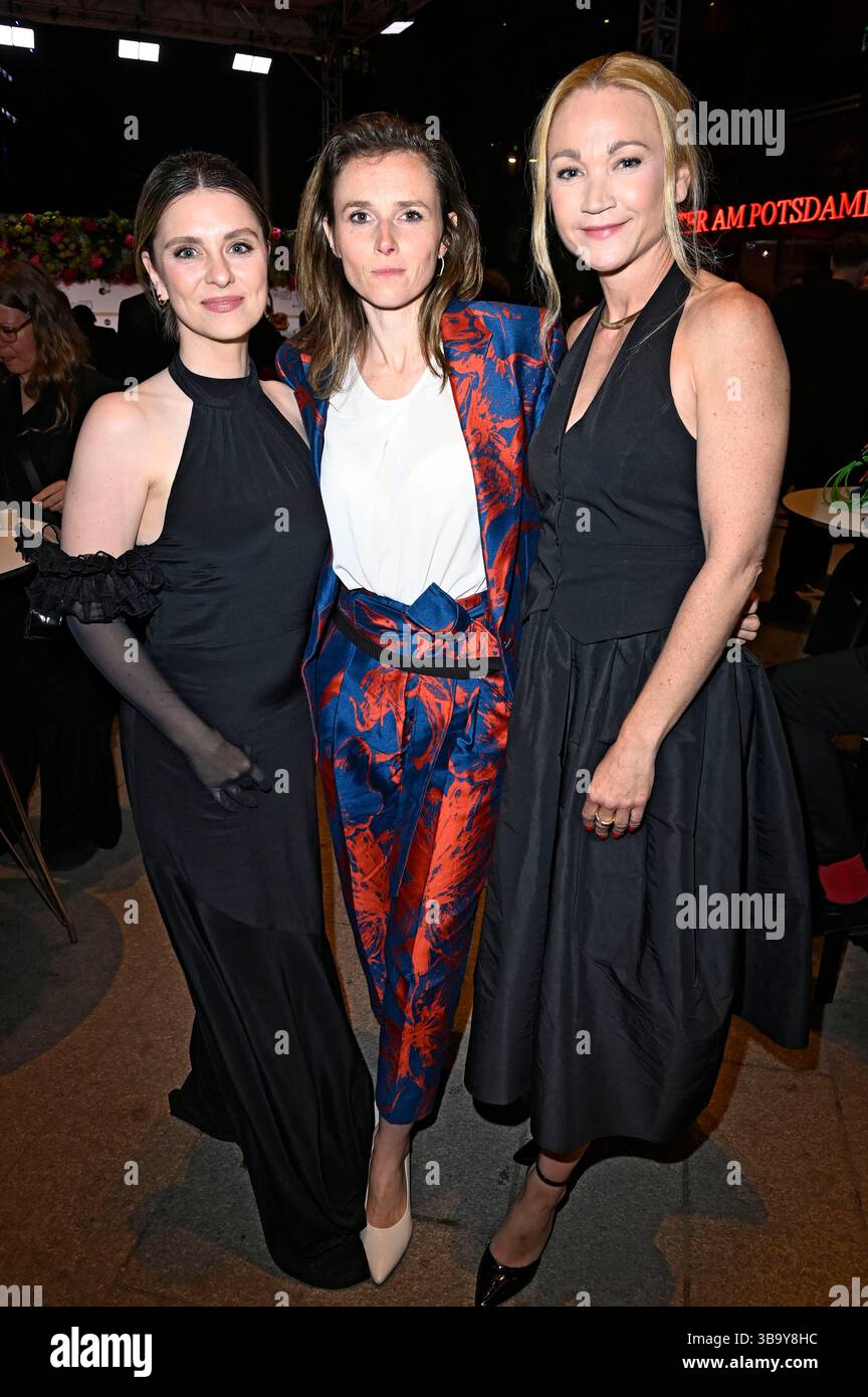 Gast, Karin Hanczewski und Lisa Maria Potthoff bei der 75. Verleihung ...