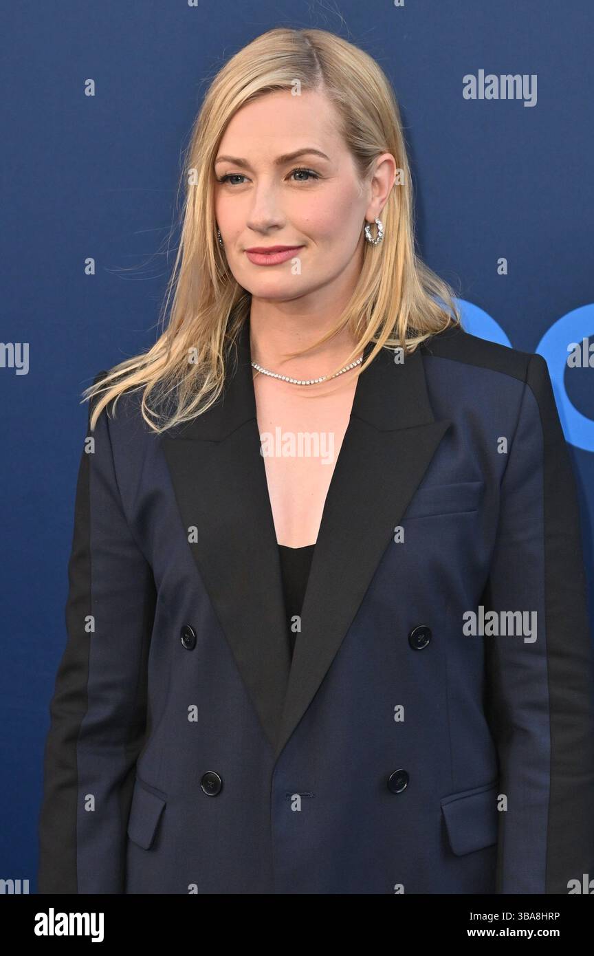 CA. 07. Mai 2025. Beth Behrs bei Ankunft für CBS FEST 2025-26 - Teil 2 ...