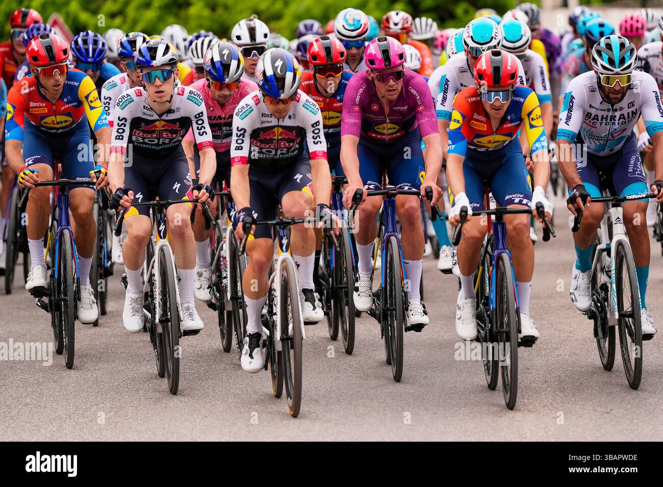 Stage 3 of the 2025 Giro on Sunday saw Dion Smith hit by a mountain ...