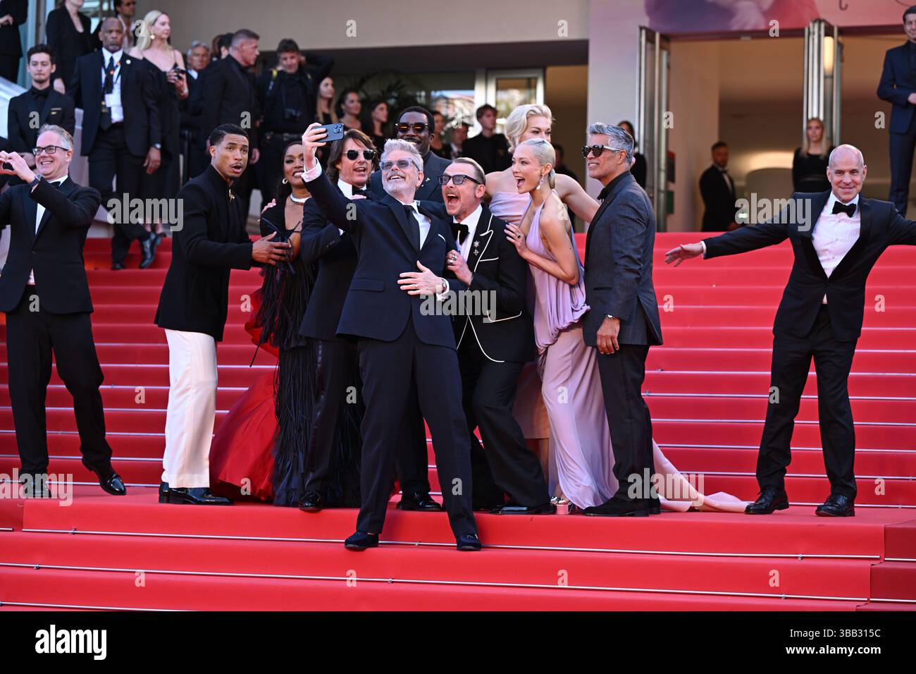 (Von links nach rechts) Greg Tarzan Davis, Angela Bassett, Tom Cruise ...