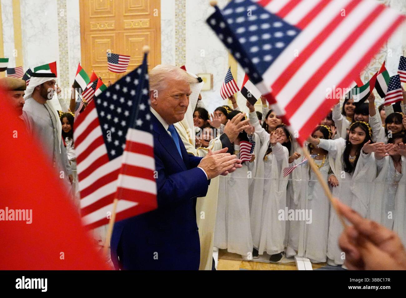 President Donald Trump and UAE President Mohammed bin Zayed Al Nahyan ...