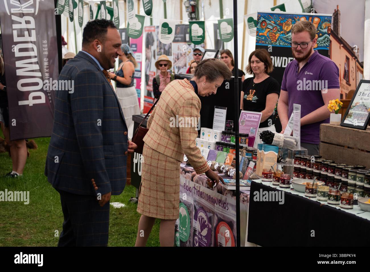 Prinzessin ann besuch -Fotos und -Bildmaterial in hoher Auflösung – Alamy