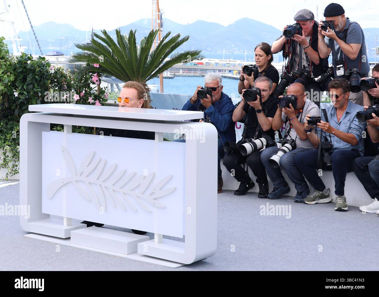 Bono posiert während des Fotoaufrufs „Bono: Stories of Surrender“ beim ...
