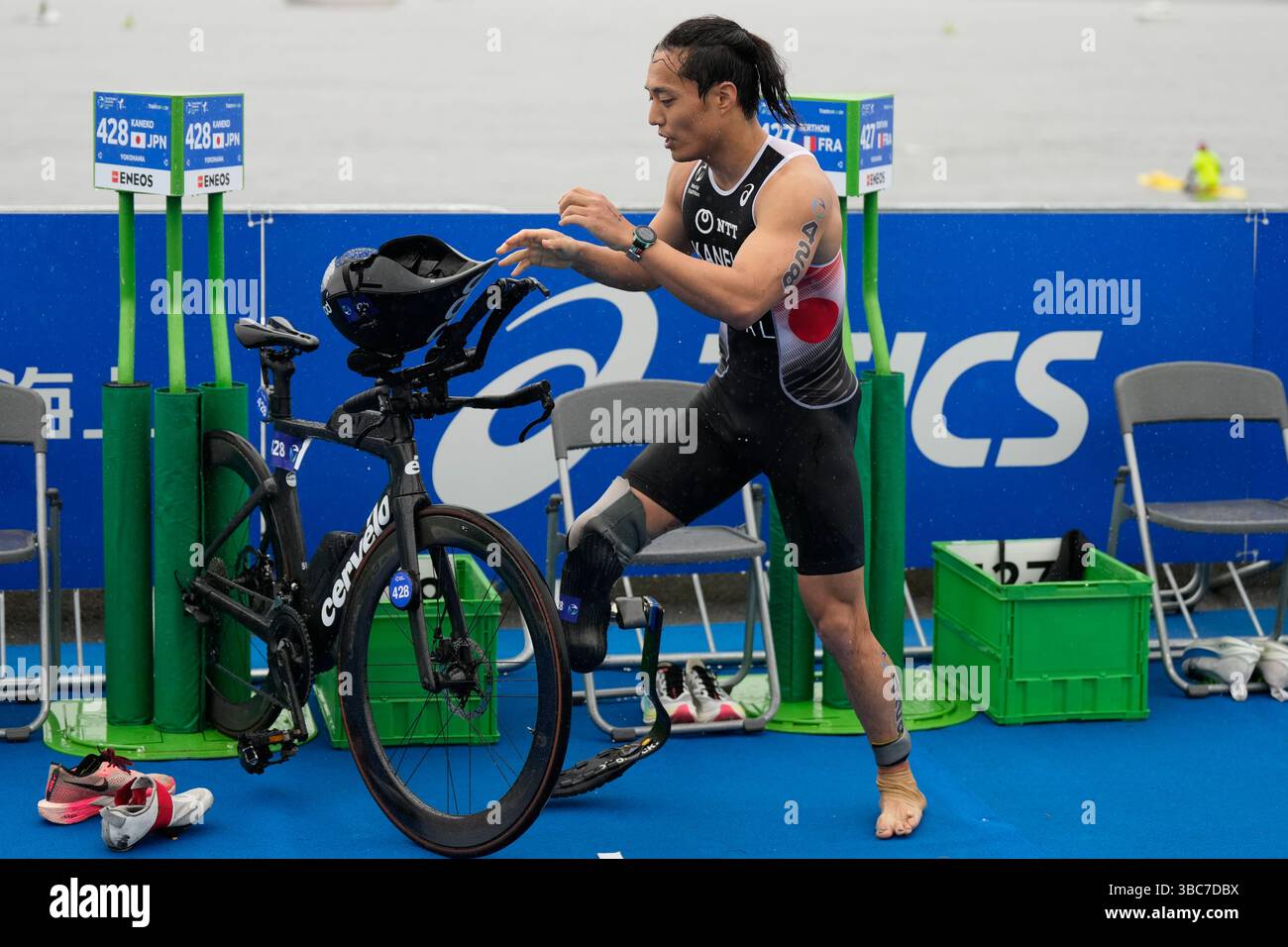 Yokohama, Japan. Mai 2025. Keiya Kaneko (JPN), 17. Mai 2025 - Triathlon: PTS4 für Herren im ...