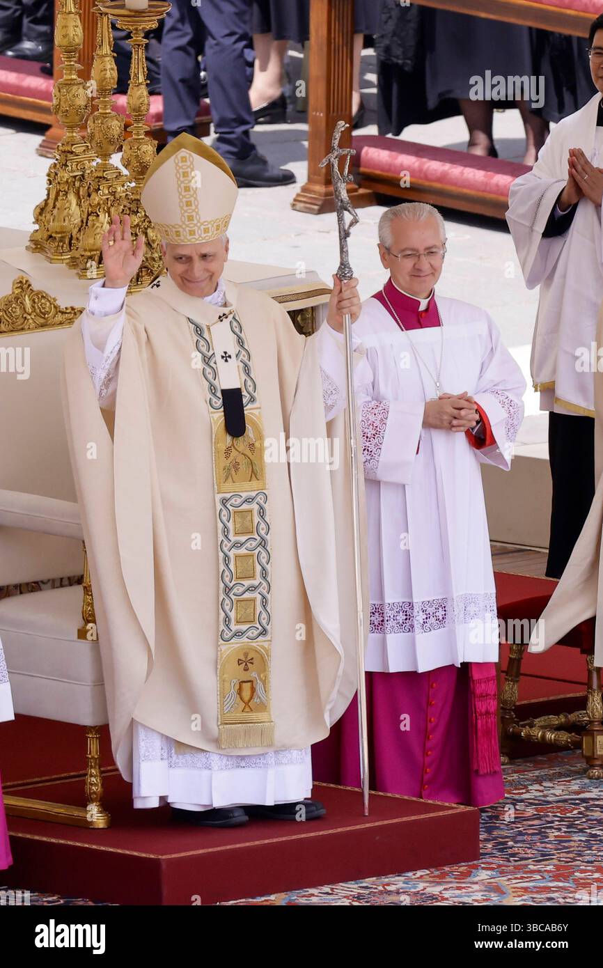 Heilige Messe zum Beginn des Pontifikats von Papst Leo XIV. Papst Leo XIV. Führt am 18. Mai 2025 ...