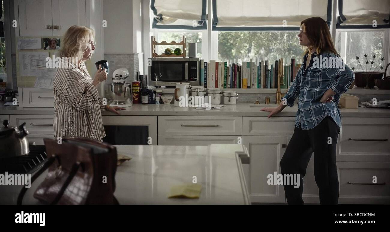 DIE KAPITULATION, von links: Kate Burton, Colby Minifie, 2025 ...