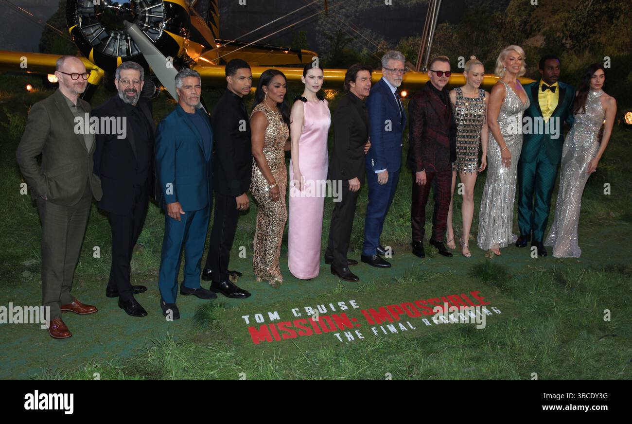 London, Großbritannien. L-R: Mark Gatiss, Rolf Saxon, Esai Morales ...